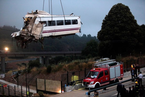 Spanish Train Derails on Treacherous Curve, Killing At Least 78 | TIME.com